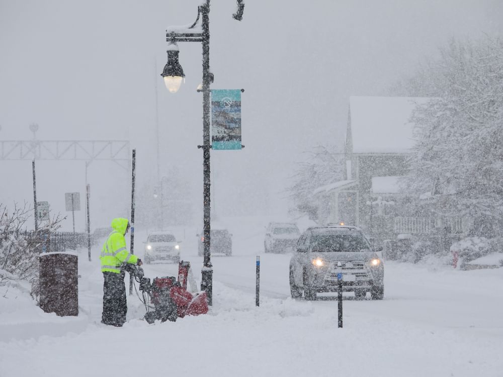 Storms across US bring heavy snow, dangerous ice | Emirates News Agency