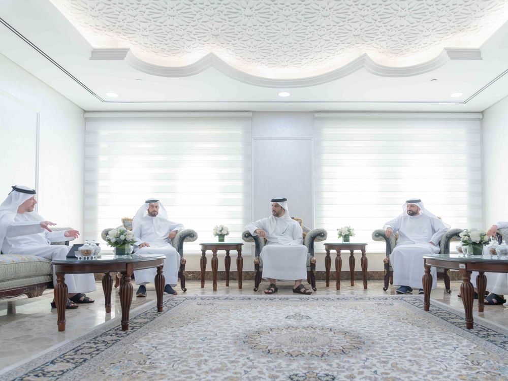 Sultan bin Ahmed Al Qasimi visits Sharjah Court | Emirates News Agency