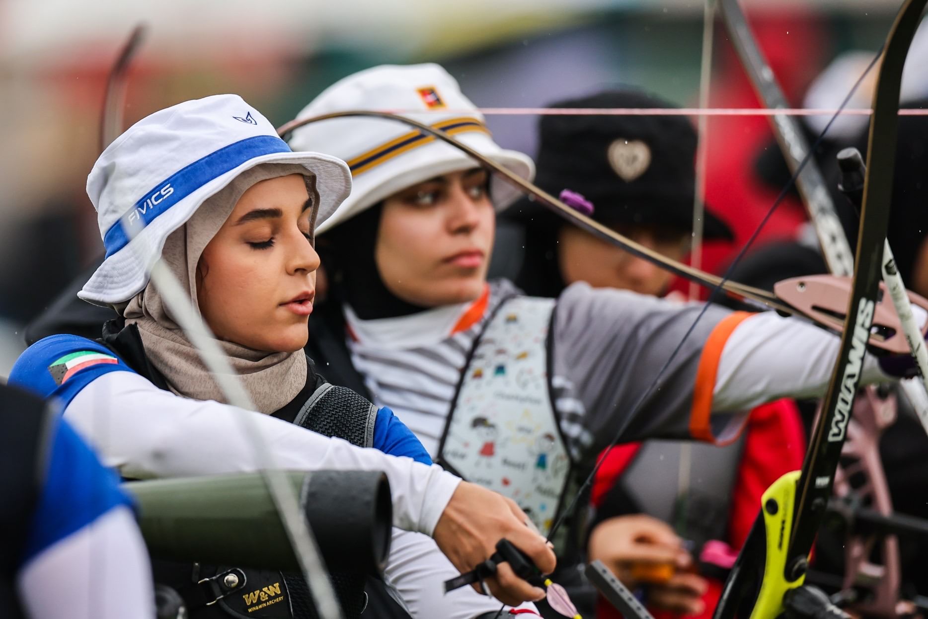 Traditional Archery Women What Is A Good Longbow For A 28 Year Old