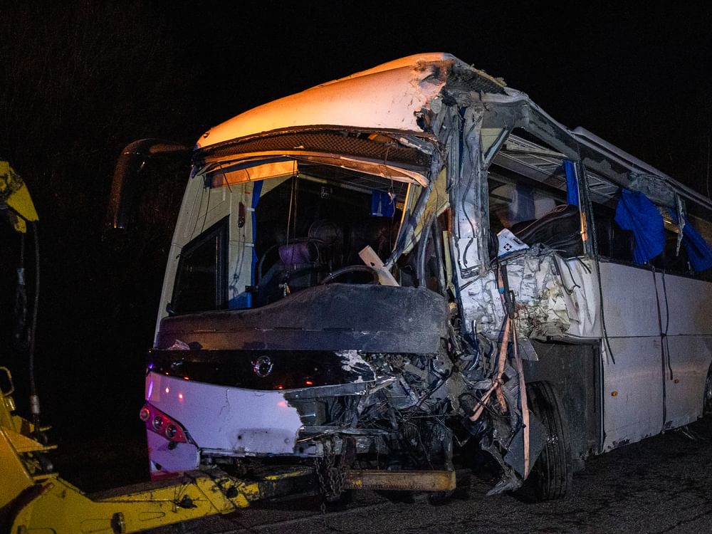 Bus crash near French ski resort kills 2, injures 33 | Emirates News Agency
