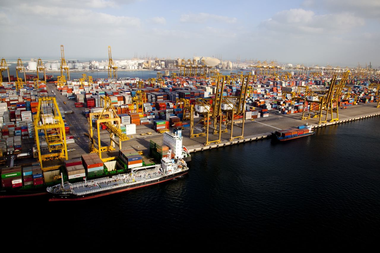 Jebel Ali Port hits new monthly container handling record | Emirates ...