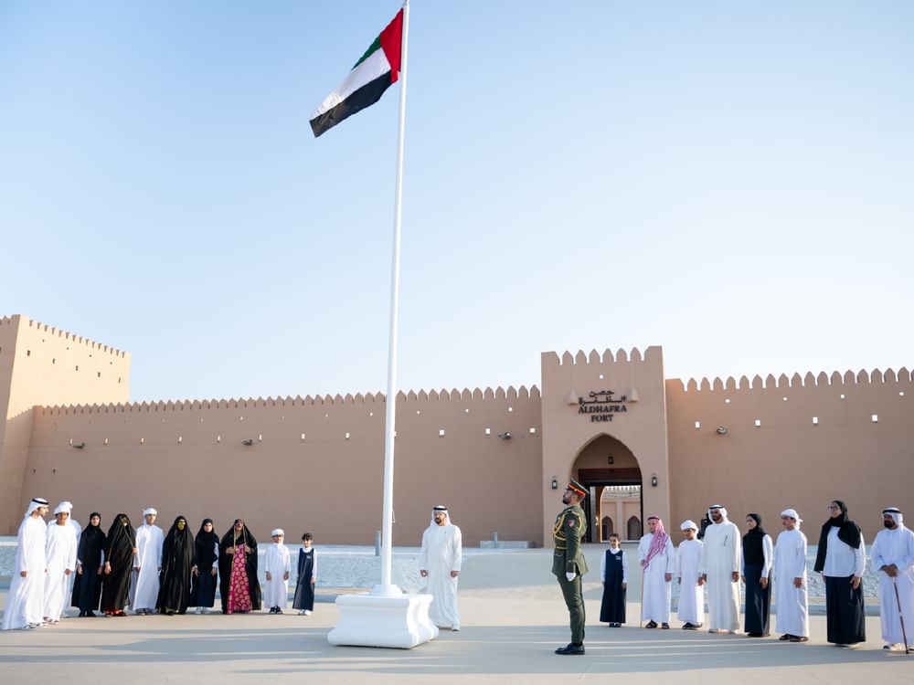 Hamdan bin Zayed raises UAE flag at Al Dhafra Fort to mark Flag Day ...