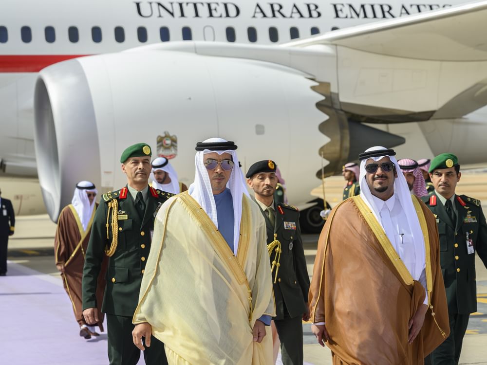 نيابة عن رئيس الدولة منصور بن زايد يصل الرياض على رأس وفد الإمارات إلى
