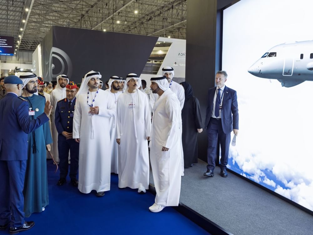Mohammed bin Rashid tours Dubai Airshow 2025 | Emirates News Agency