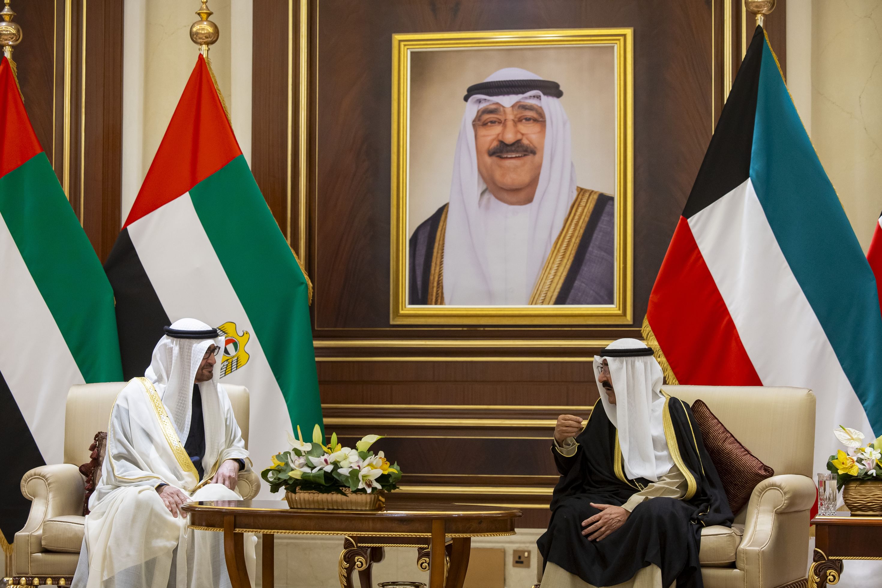 UAE President arrives in Kuwait on state visit, welcomed by Emir ...