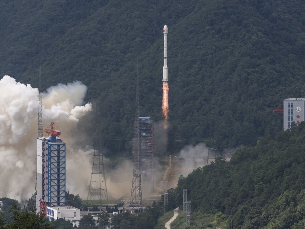 China successfully launches new test satellite | Emirates News Agency