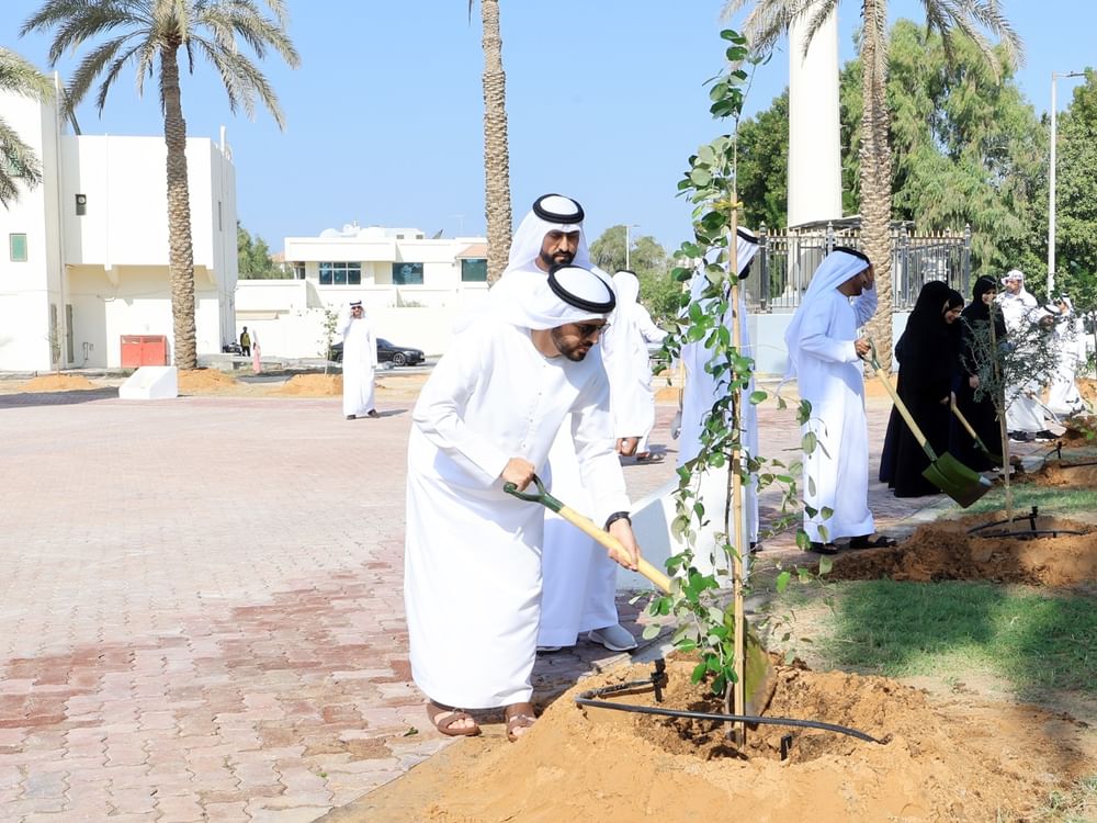 Mansour bin Zayed donates 10,000 trees in support of 'Regreening our ...