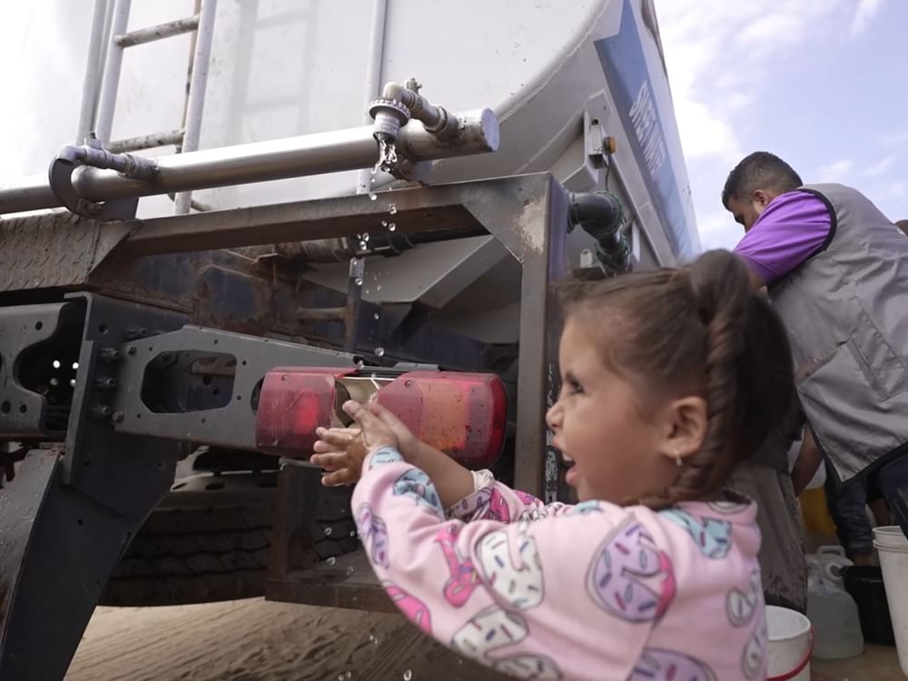 UAE delivers 21 water tankers to Gaza | Emirates News Agency