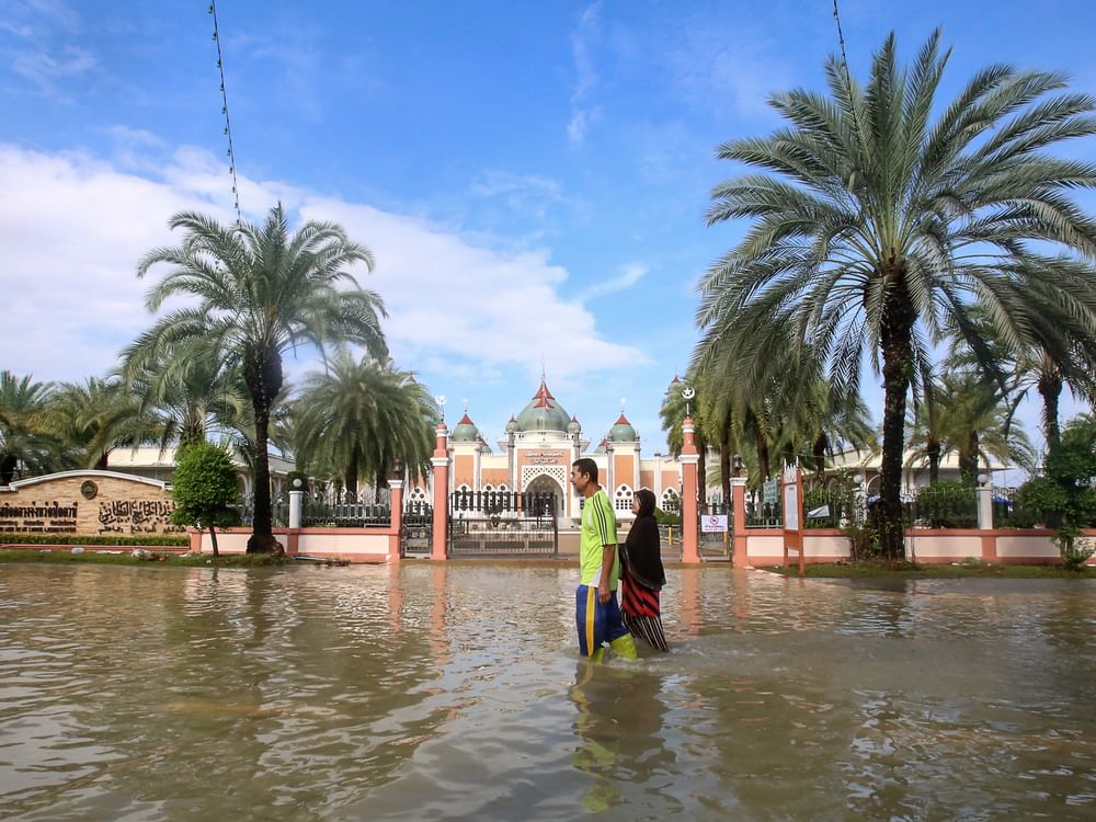 Thailand flash floods' death toll rises to 25 | Emirates News Agency Thailand flash floods' death toll rises to 25 | Emirates News Agency