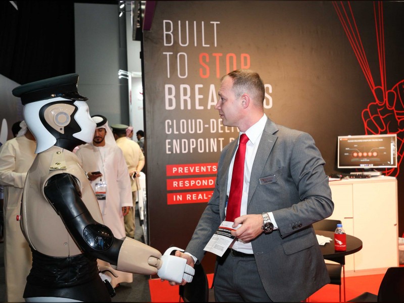Dubai Police’s first autonomous robocop goes live | Emirates News Agency
