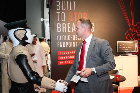 Dubai Police’s first autonomous robocop goes live | Emirates News Agency