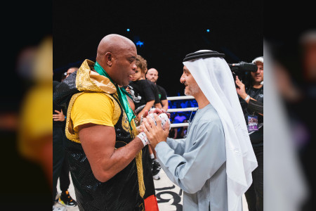 Boxing Superstar Floyd Mayweather thrills crowd at Yas Island’s Etihad ...