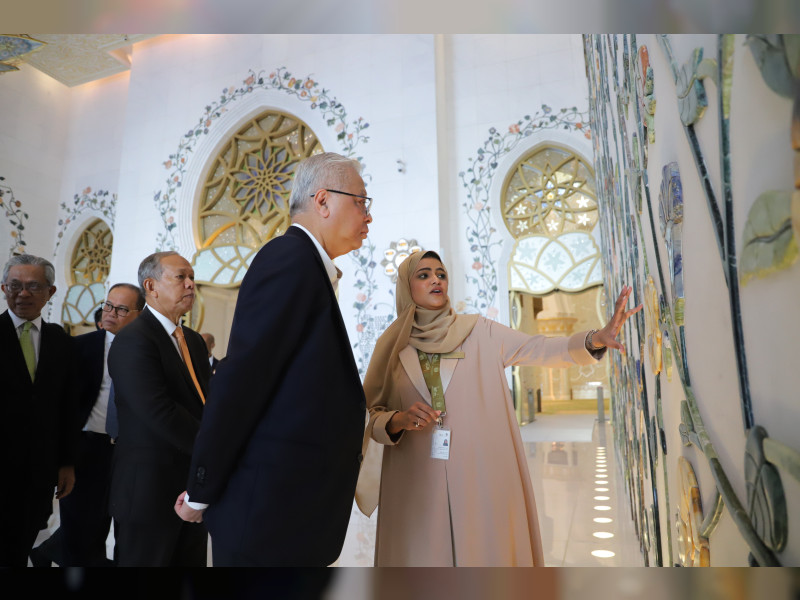 Prime Minister of Malaysia visits Sheikh Zayed Grand Mosque | Emirates ...