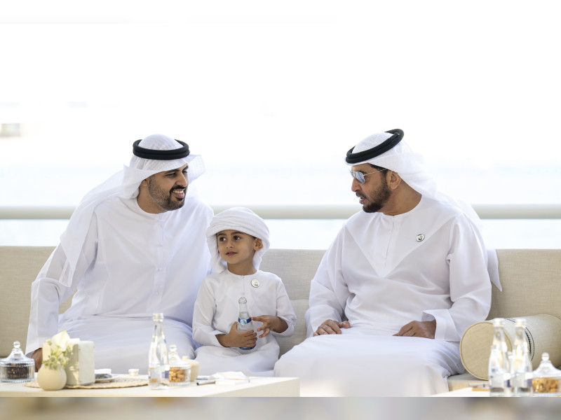 VP awards Mansour bin Zayed 'Mohammed bin Rashid's Scarf' | Emirates ...