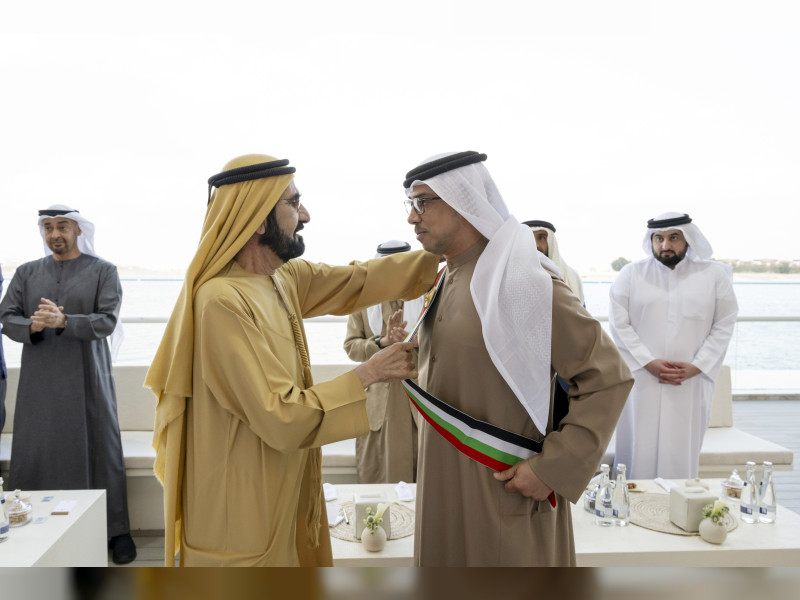 VP awards Mansour bin Zayed 'Mohammed bin Rashid's Scarf' | Emirates ...