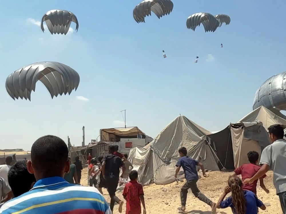 UAE conducts 74th airdrop of aid over Gaza Strip under 'Birds of ...