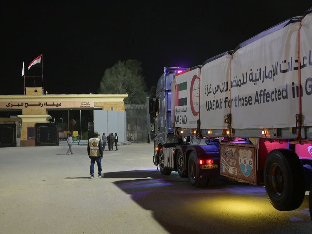 10 UAE aid trucks cross into Gaza | Emirates News Agency