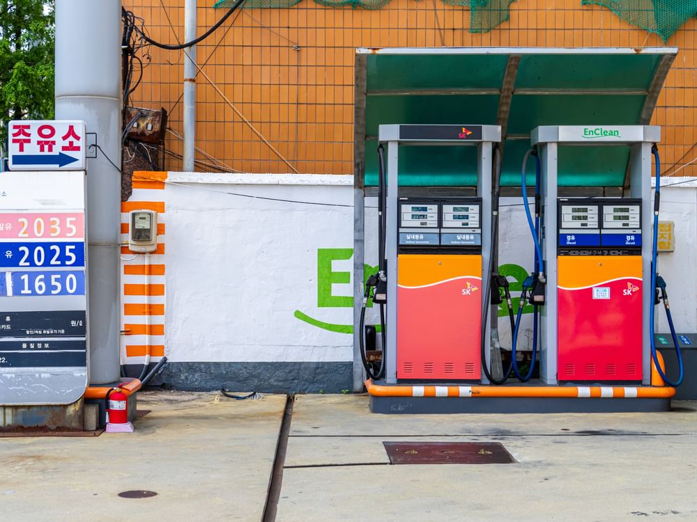 South Korea extends fuel tax cut through July | Emirates News Agency